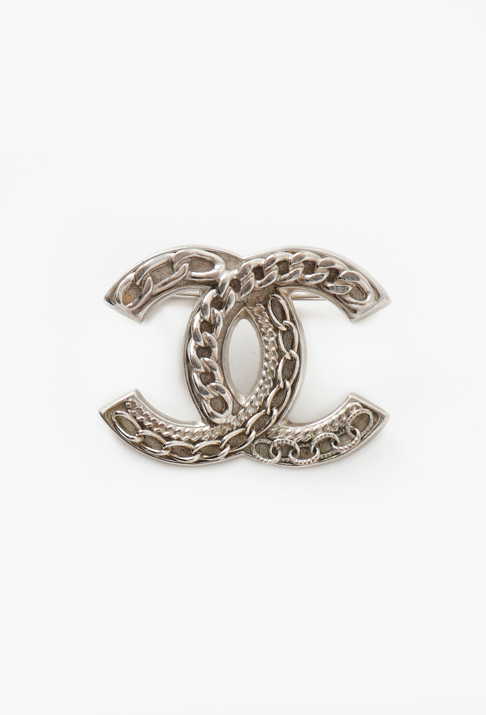 2011 Embossed Chainlink 'CC' Brooch | Authentic & Vintage | ReSee